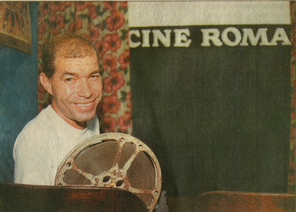 Cinema de bairro resiste no Cordeiro: Cine Roma